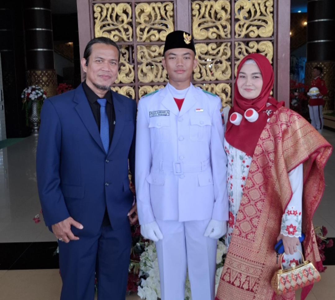 Air Mata Haru Katim Klewang David WW Saat Putranya Kibarkan Sang Merah ...