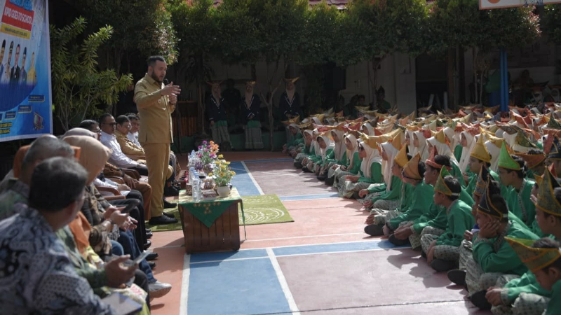 Lewat Program ‘KPID Goes to School’, Pelajar SMP 1 Padang Diajak Bijak ...