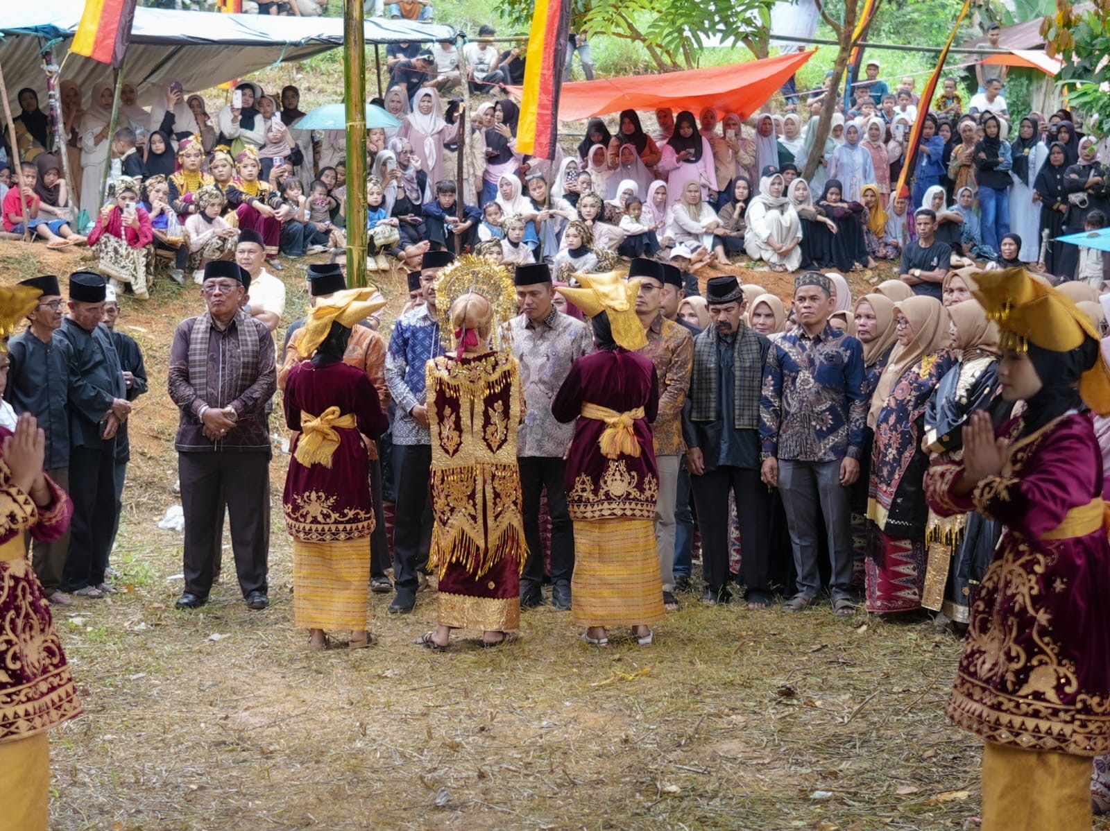 Warga Panjatkan Doa Keselamatan dalam Tradisi Lapeh Kawua dan Tolak ...