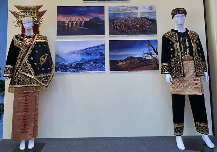 Baju Tradisional 'Bundo Kanduang' Ditampilkan pada 'Asean Traditional ...