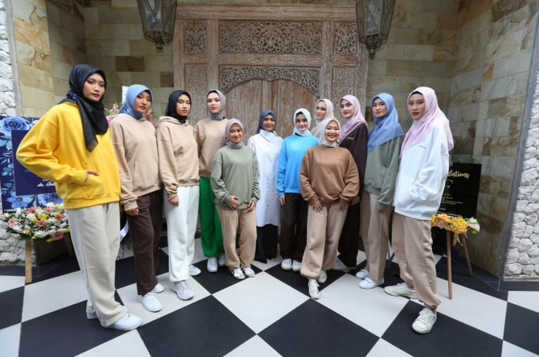 Seni Grafis dalam Hijab dari FARADI Lewat Koleksi Debutnya