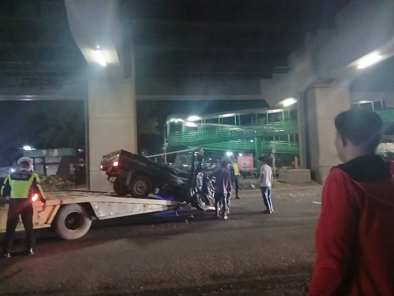 Pickup Carry Oleng Hantam Truk, Diduga Lower Arm Kanan Lepas - Sumsel ...